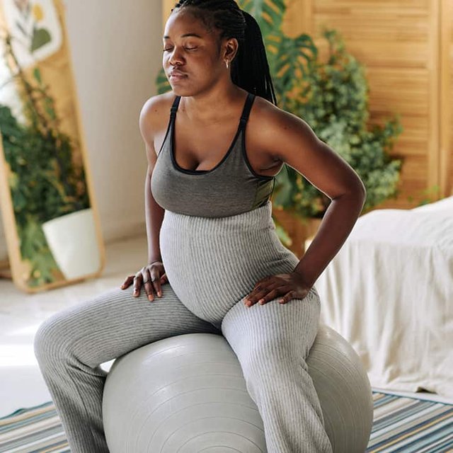 How to use a birthing ball - Start for Life - NHS